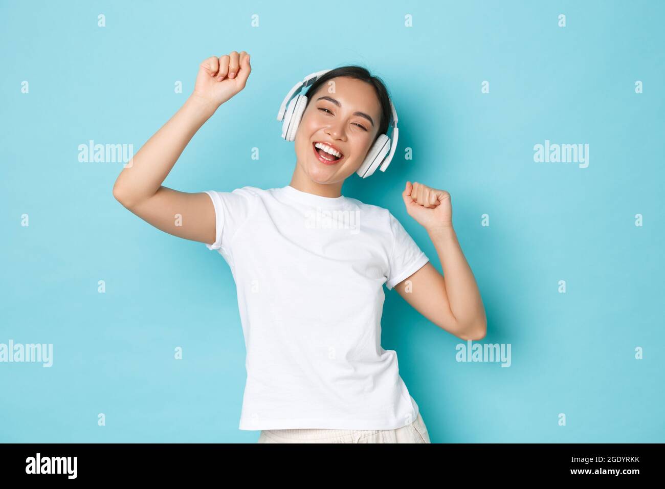 Shopping, money and finance concept. Upbeat asian girl in white casual ...