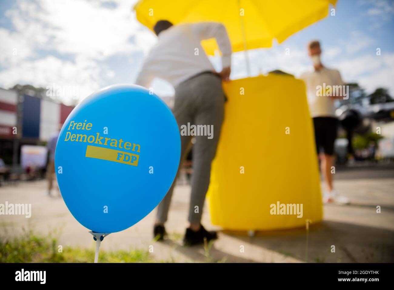 Election campaign stand hi-res stock photography and images - Alamy