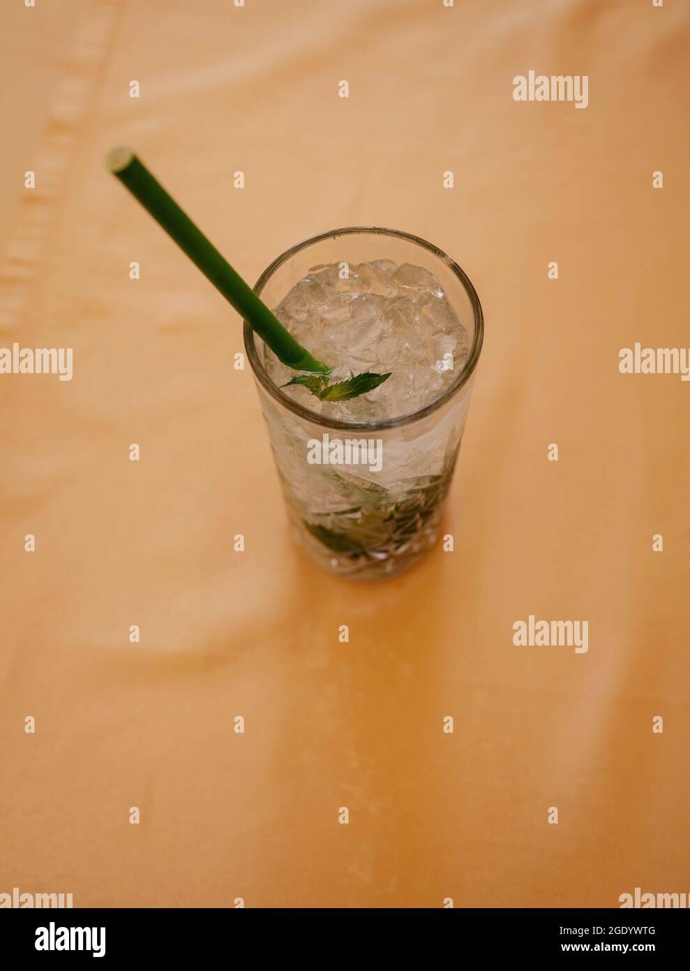 Tall glass of iced lemonade hi-res stock photography and images - Alamy