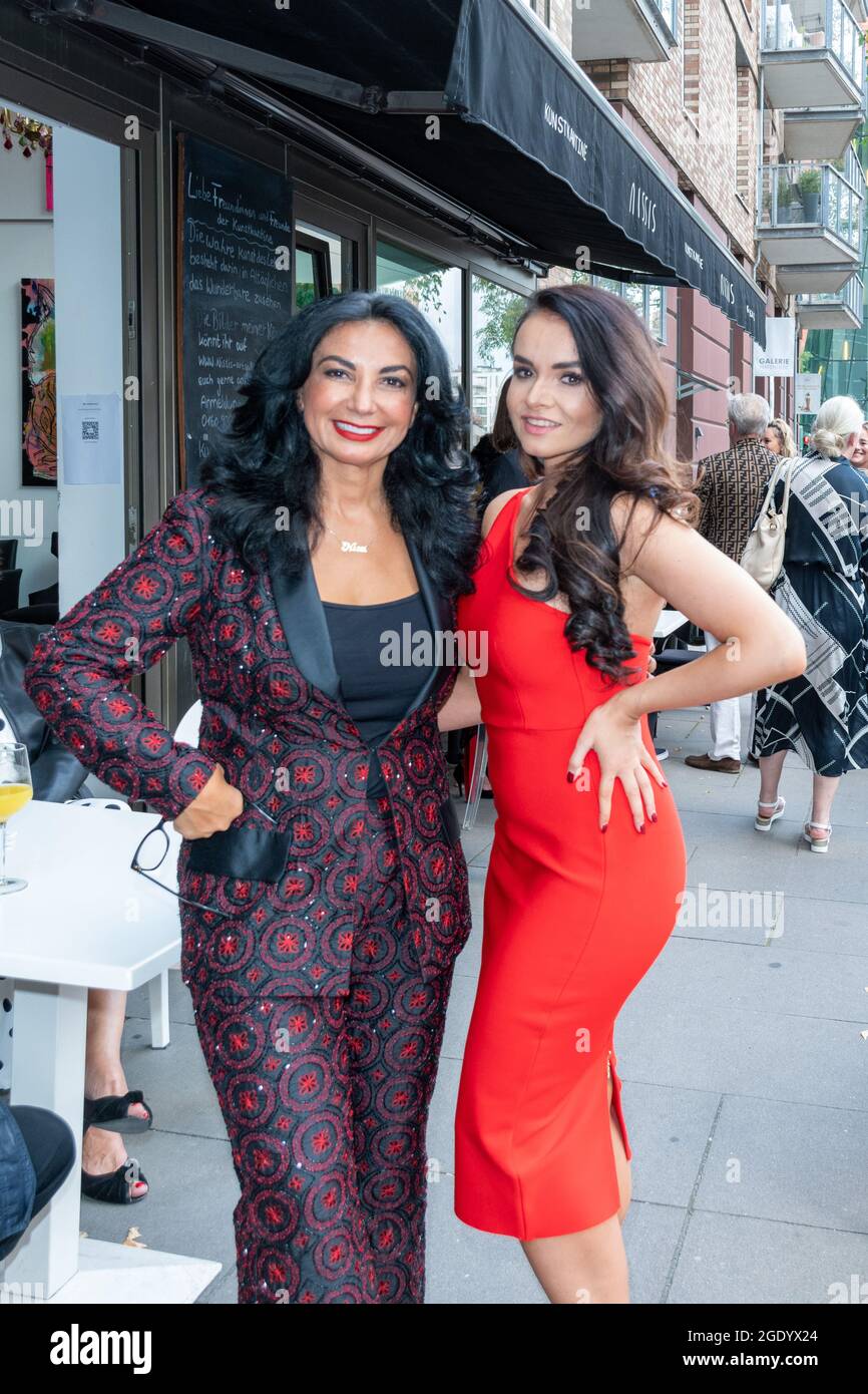 NISSI OK, Galeristin, Kristin Zirnsak, Influencerin, Maßschneider und ...