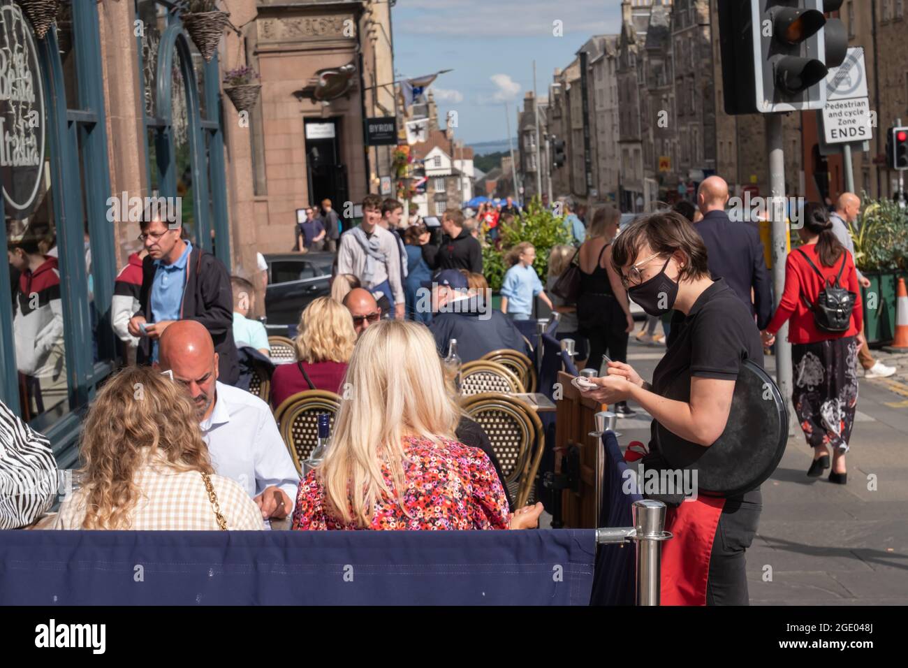Edinburgh, Scotland, UK. 15th August, 2021. A waitress serving diners ...