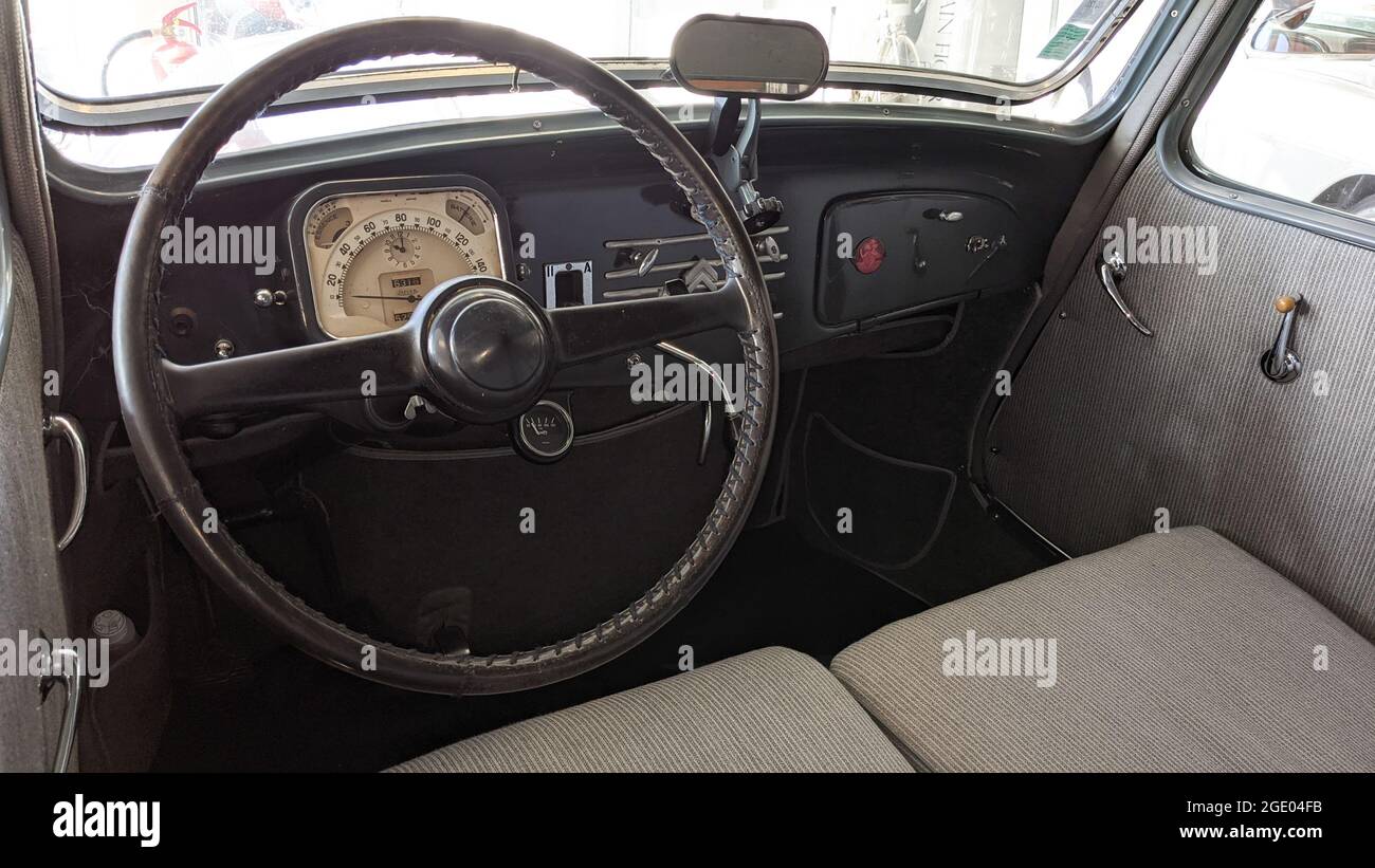 Citroen traction avant chassis hi-res stock photography and images - Alamy