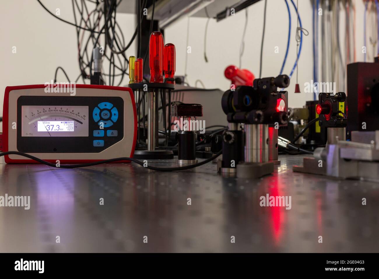 Red laser beam prism hi-res stock photography and images - Alamy