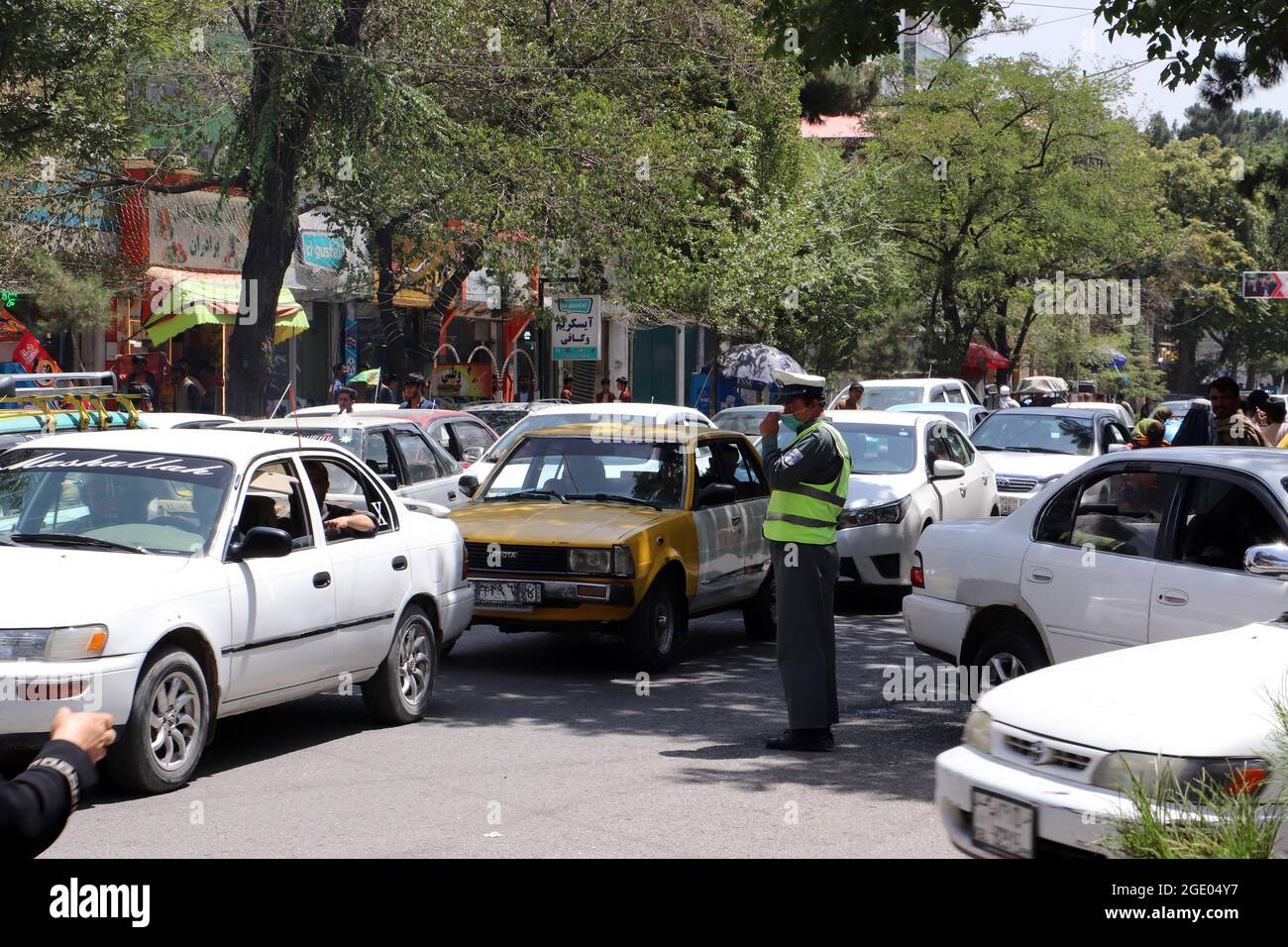 Kabul, Afghanistan. 15th Aug, 2021. People rush to their homes after ...