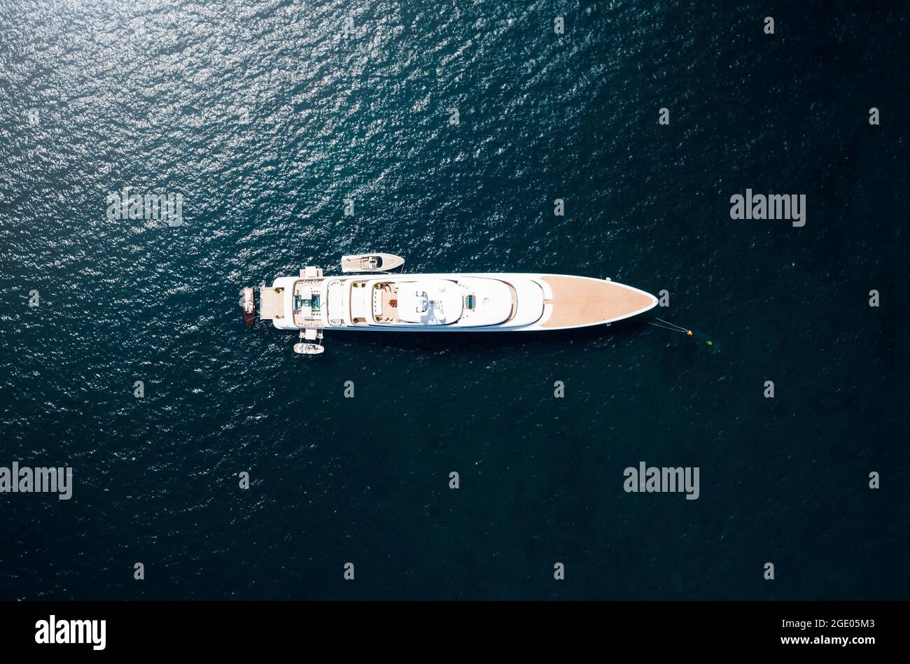 Aerial view yacht sailing hi-res stock photography and images - Alamy