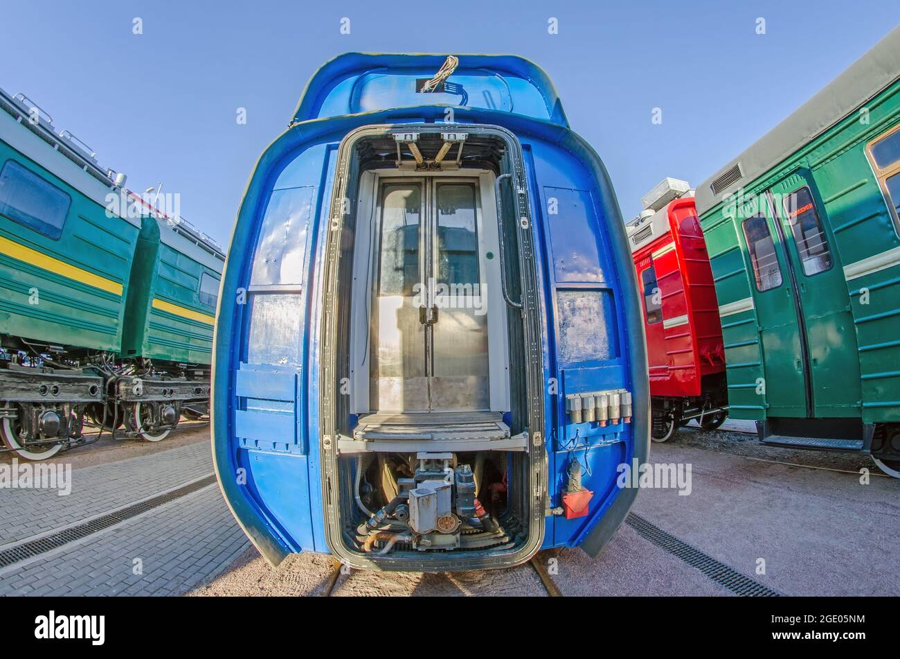 Train rail road door between cars, sectional view Stock Photo - Alamy