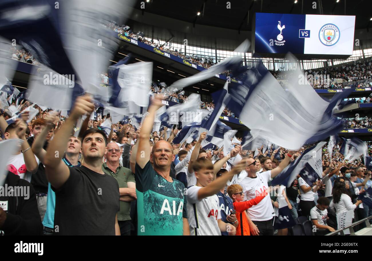 Tottenham fans hi-res stock photography and images - Alamy