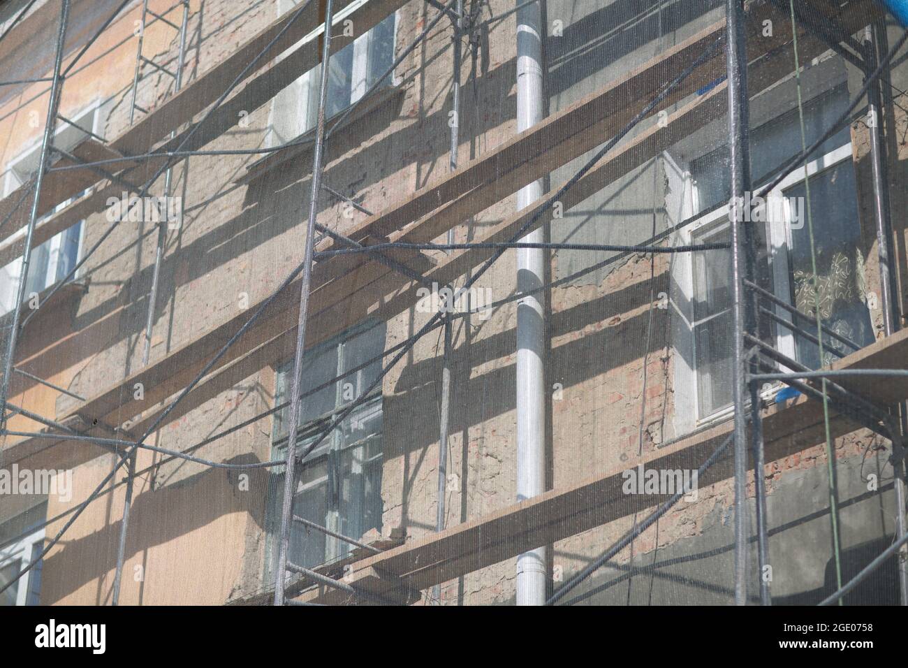 Scaffolding on building house in the city Stock Photo - Alamy