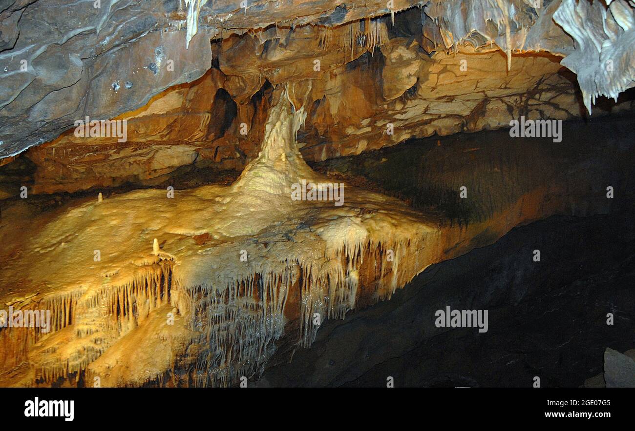 CHEDDAR CAVES SOMERSET, APRIL 2009 PIC MIKE WALKER Stock Photo - Alamy