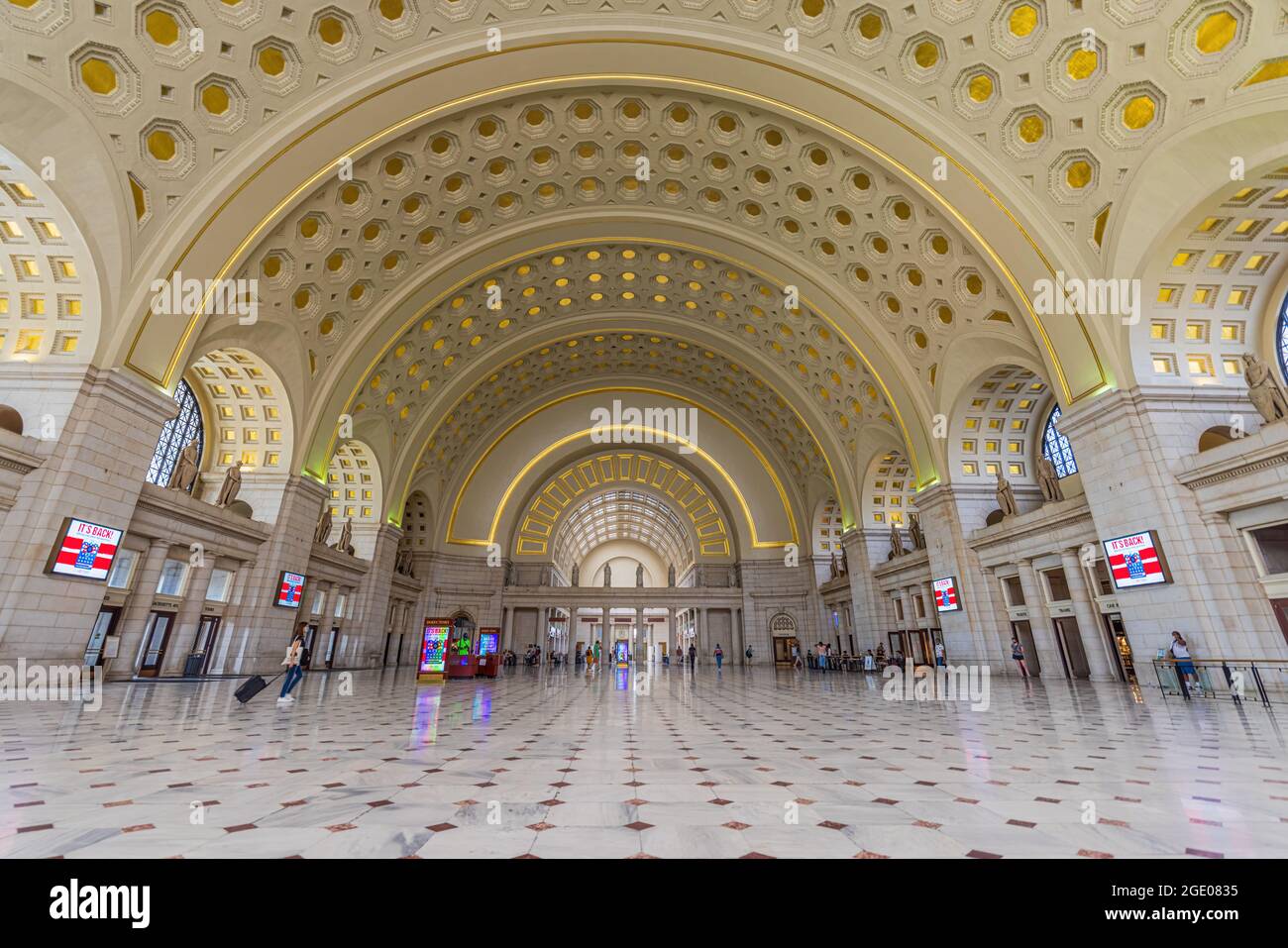 Amtrak train interior hi-res stock photography and images - Alamy