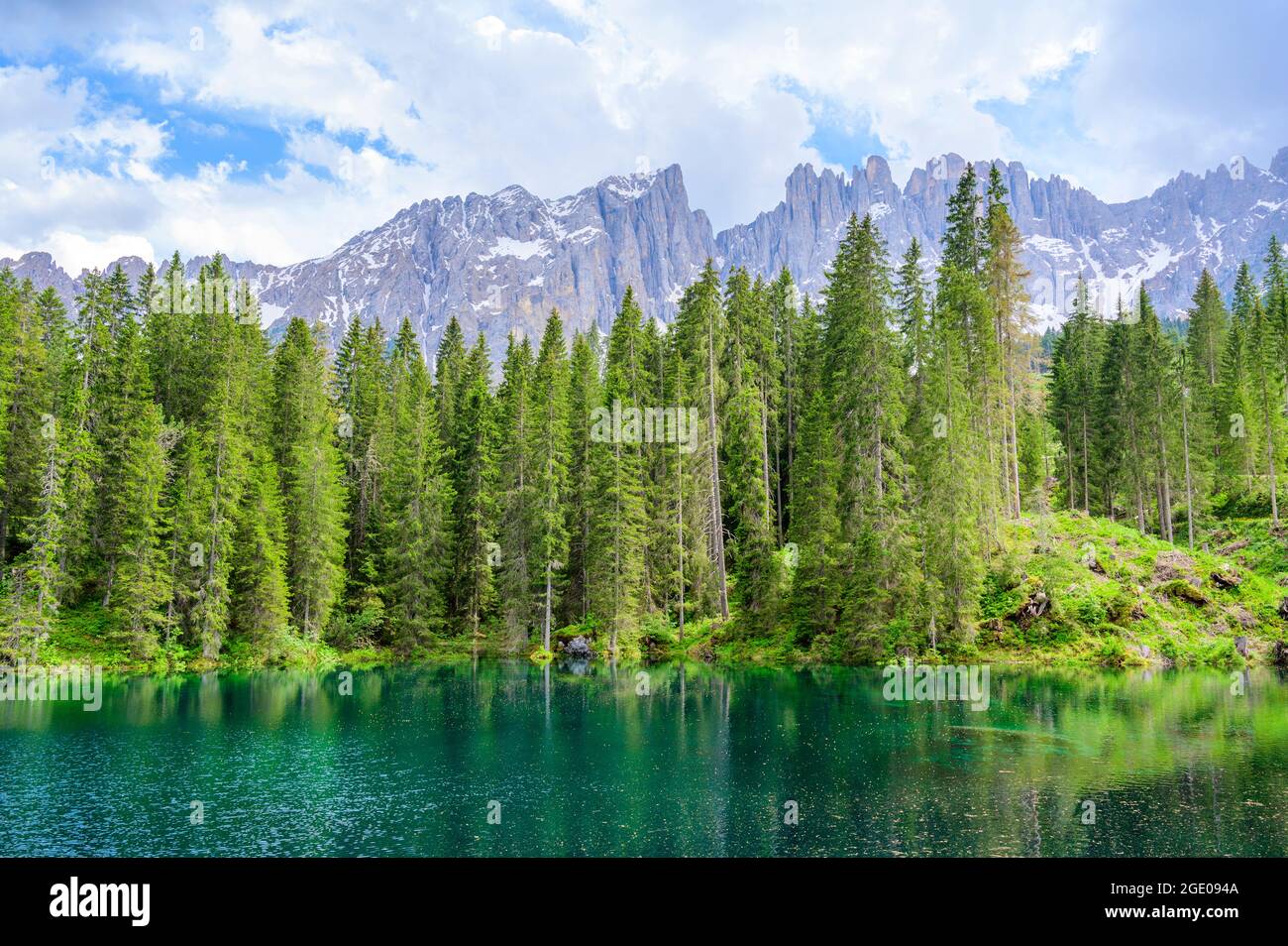 Paradise scenery at Karersee (Lago di Carezza, Carezza lake) in ...