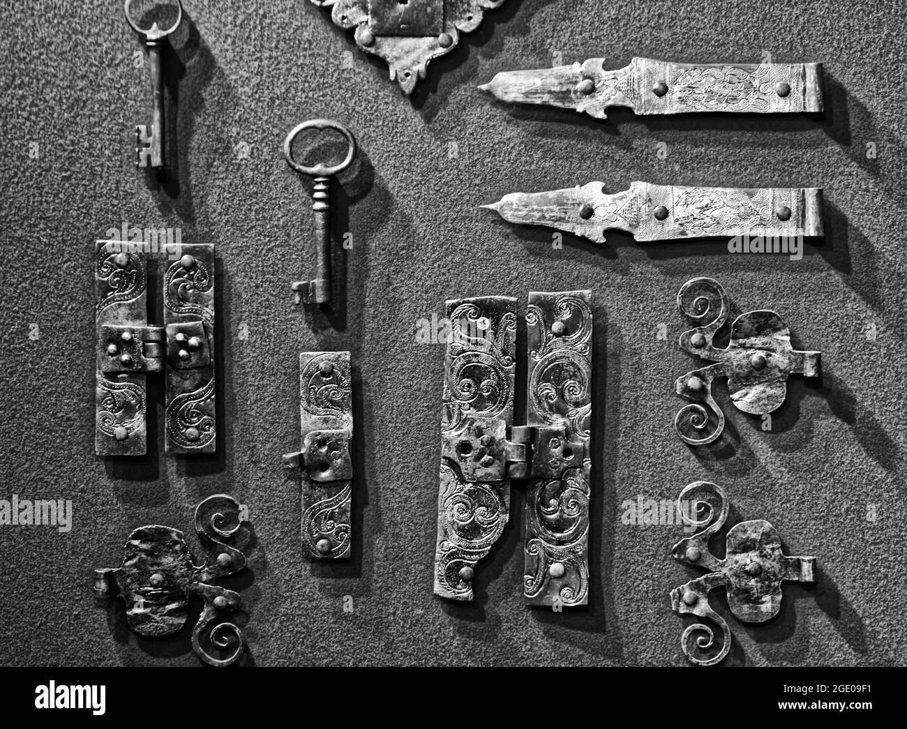 Iron hinges and locks hi-res stock photography and images - Alamy