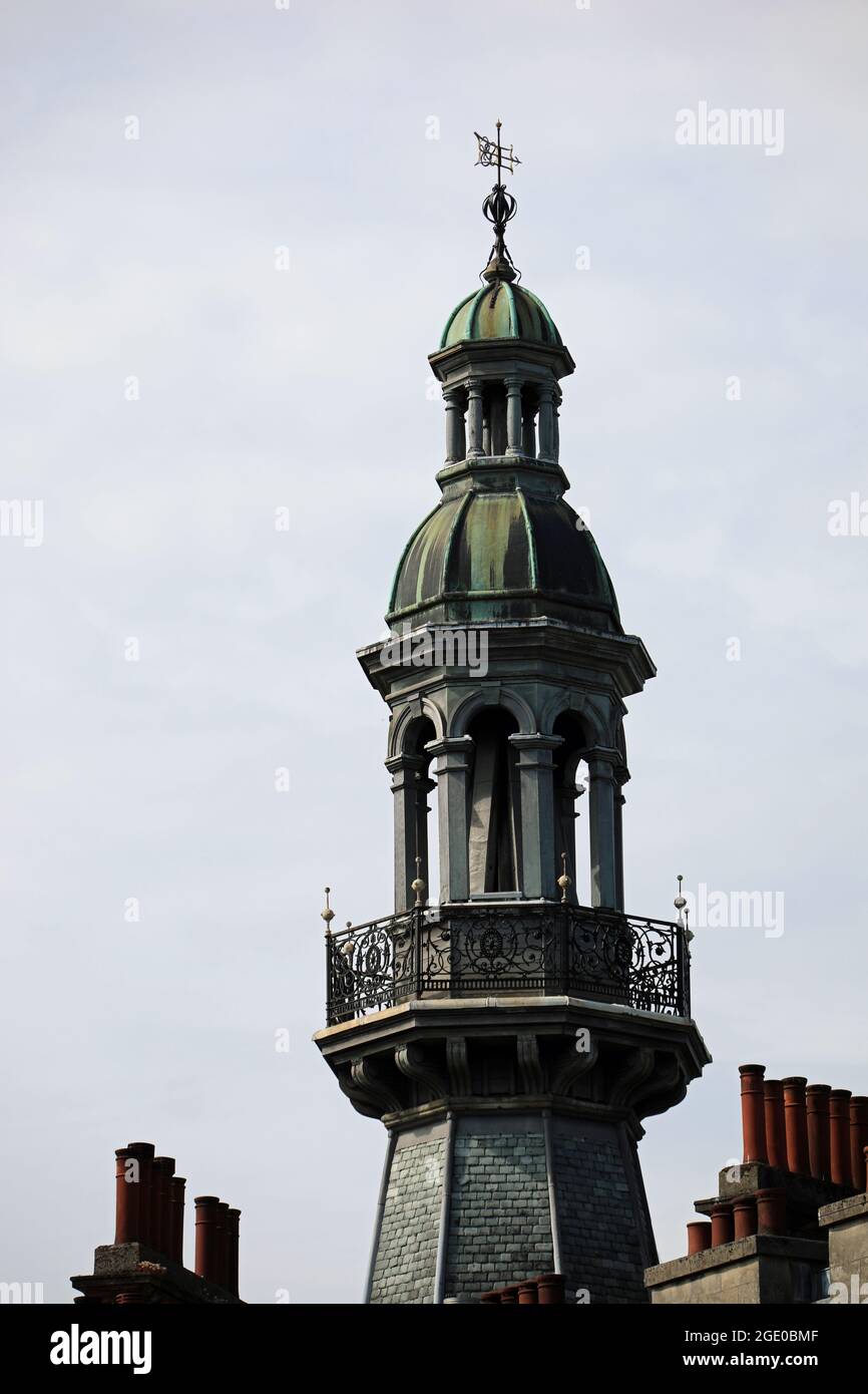 Grand building tower spire hi-res stock photography and images - Alamy