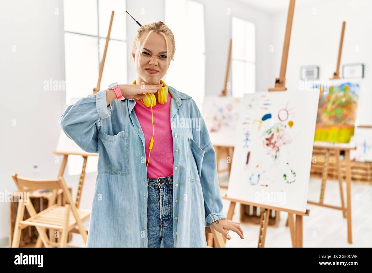 Cut throat drawing hi-res stock photography and images - Alamy