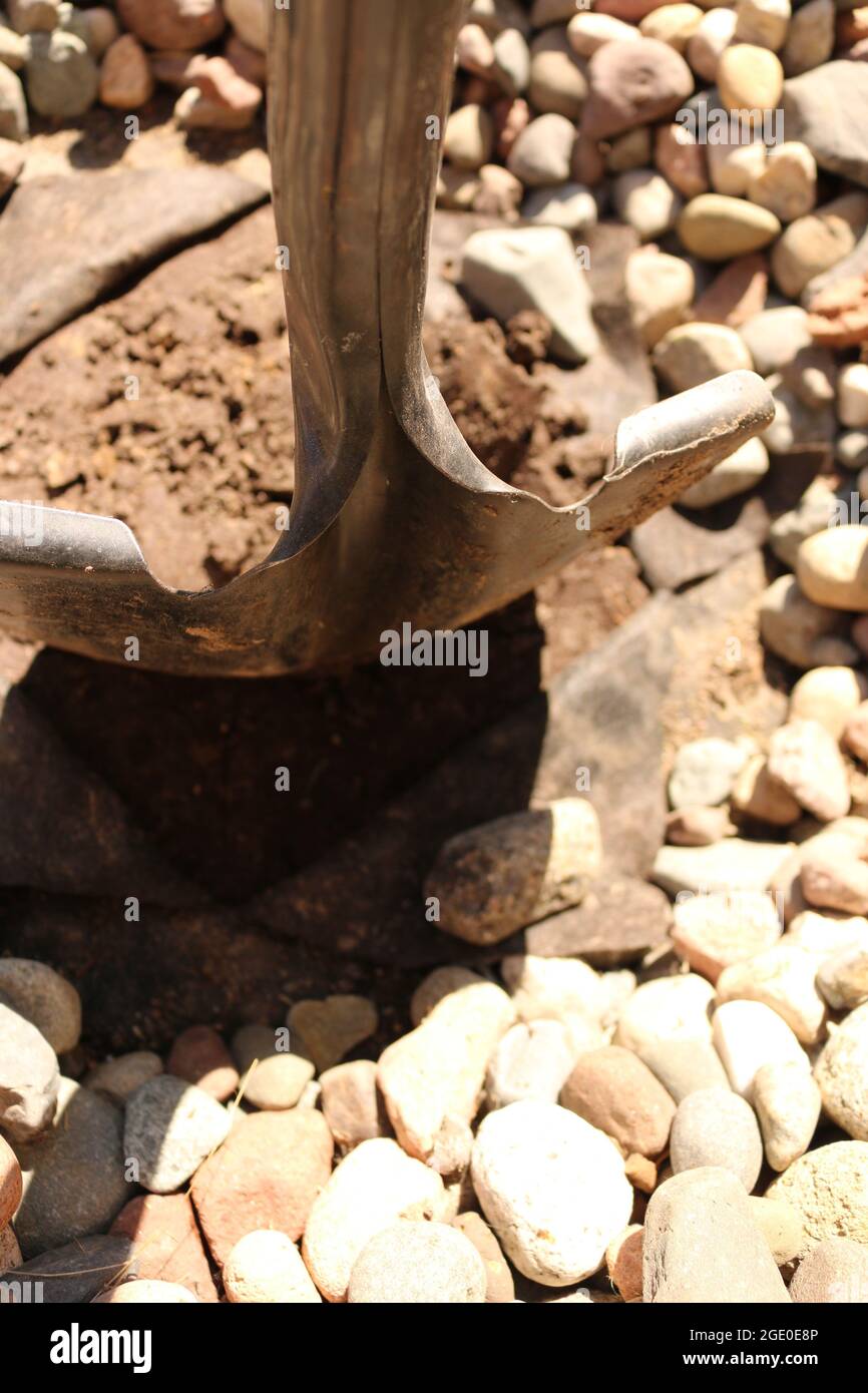 Digging a hole using a shovel Stock Photo - Alamy