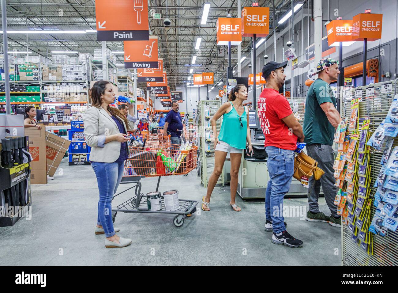 Self checkout line queue hi-res stock photography and images - Alamy