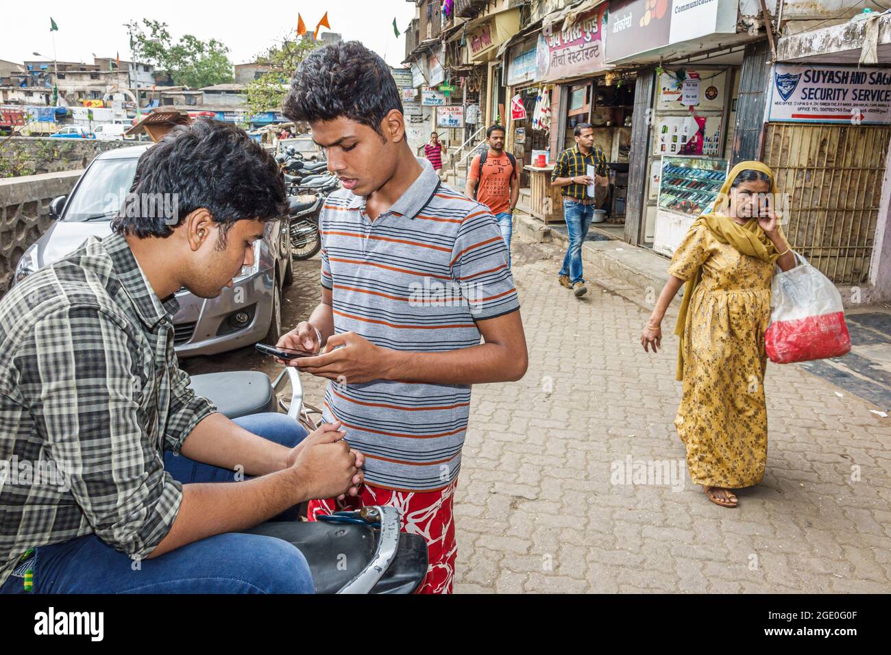 Indian slum mobile phone hi-res stock photography and images - Alamy