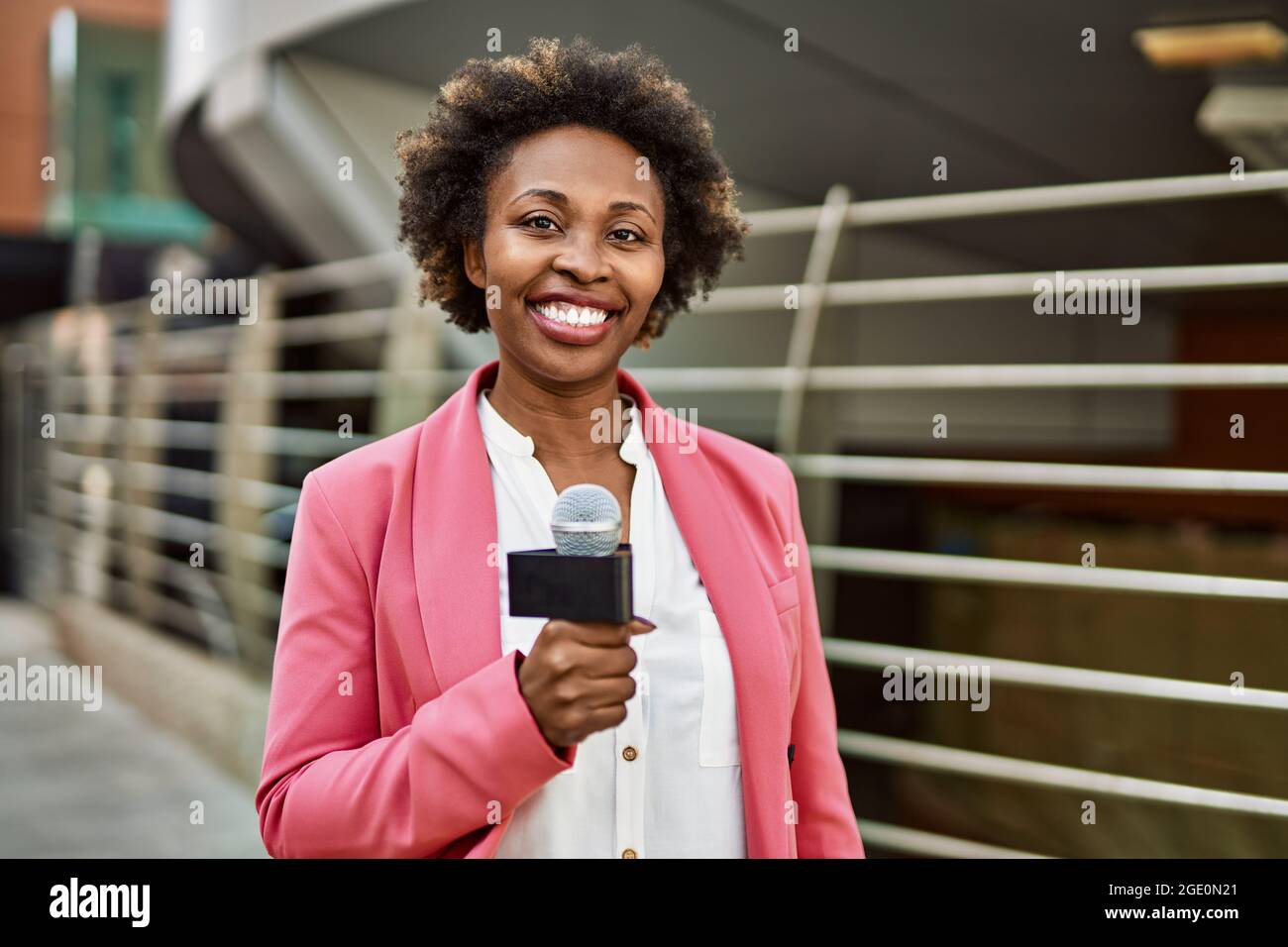 African woman interview outside hi-res stock photography and images - Alamy African woman interview outside hi-res stock photography and images - Alamy