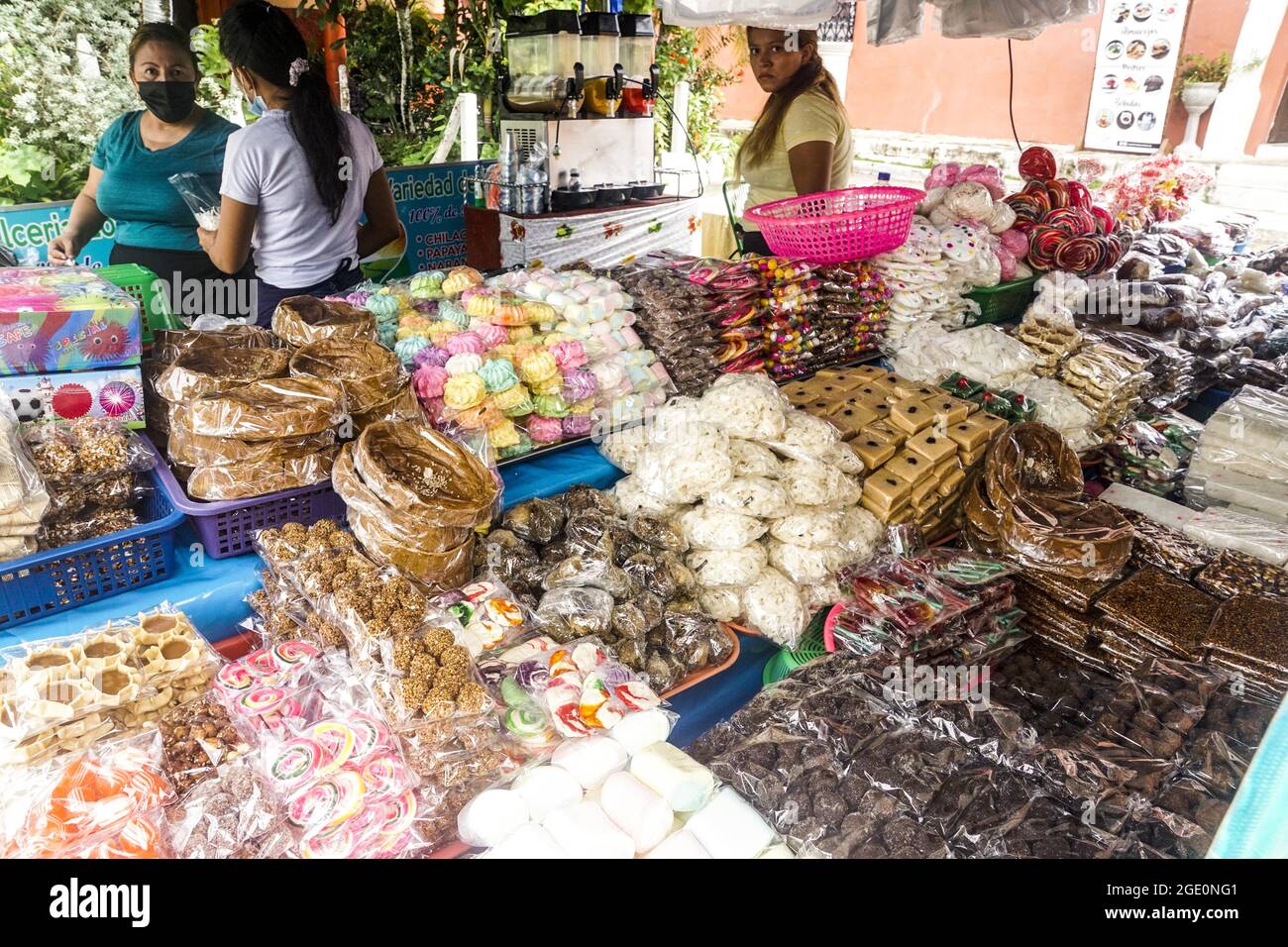 Images alamy plaza hi-res stock photography and images - Alamy