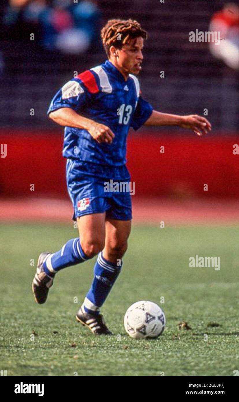 Cobi Jones (13) of the USA dribbles the ball Stock Photo - Alamy