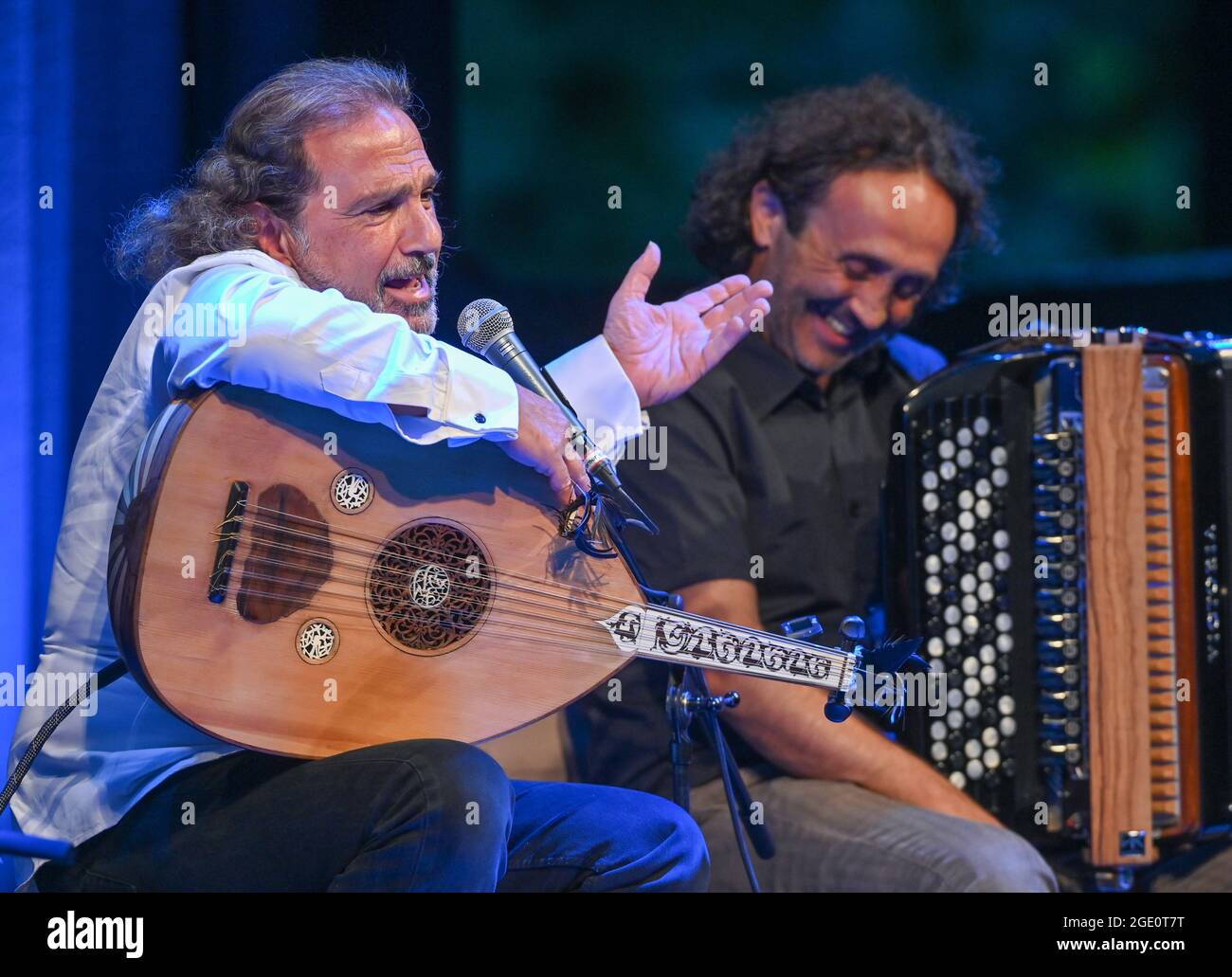 Neuhardenberg, Germany. 13th Aug, 2021. Rabih Abou-Khalil (l), musician ...