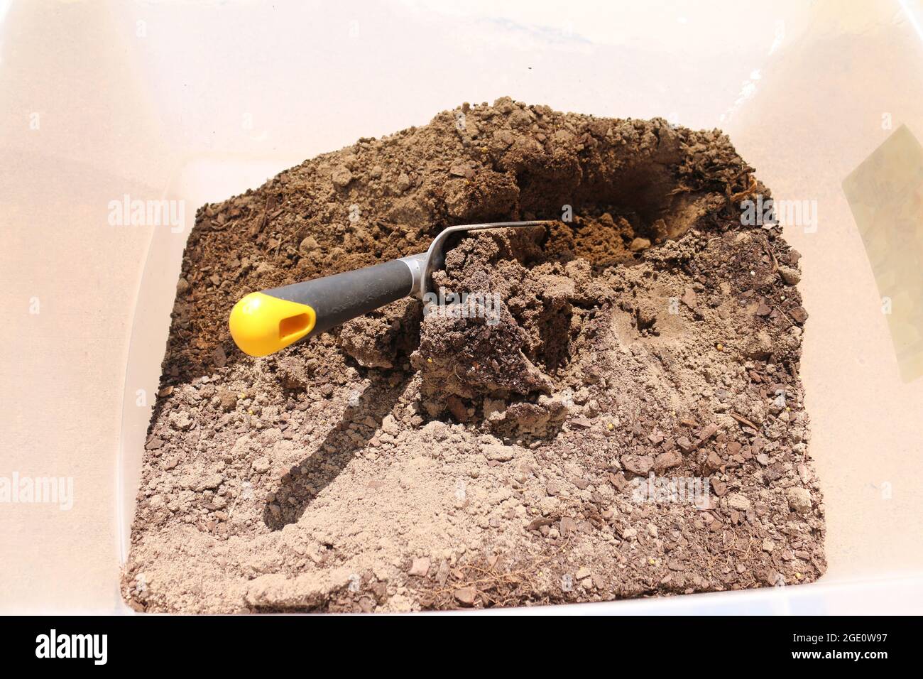 Bin with trowel hi-res stock photography and images - Alamy