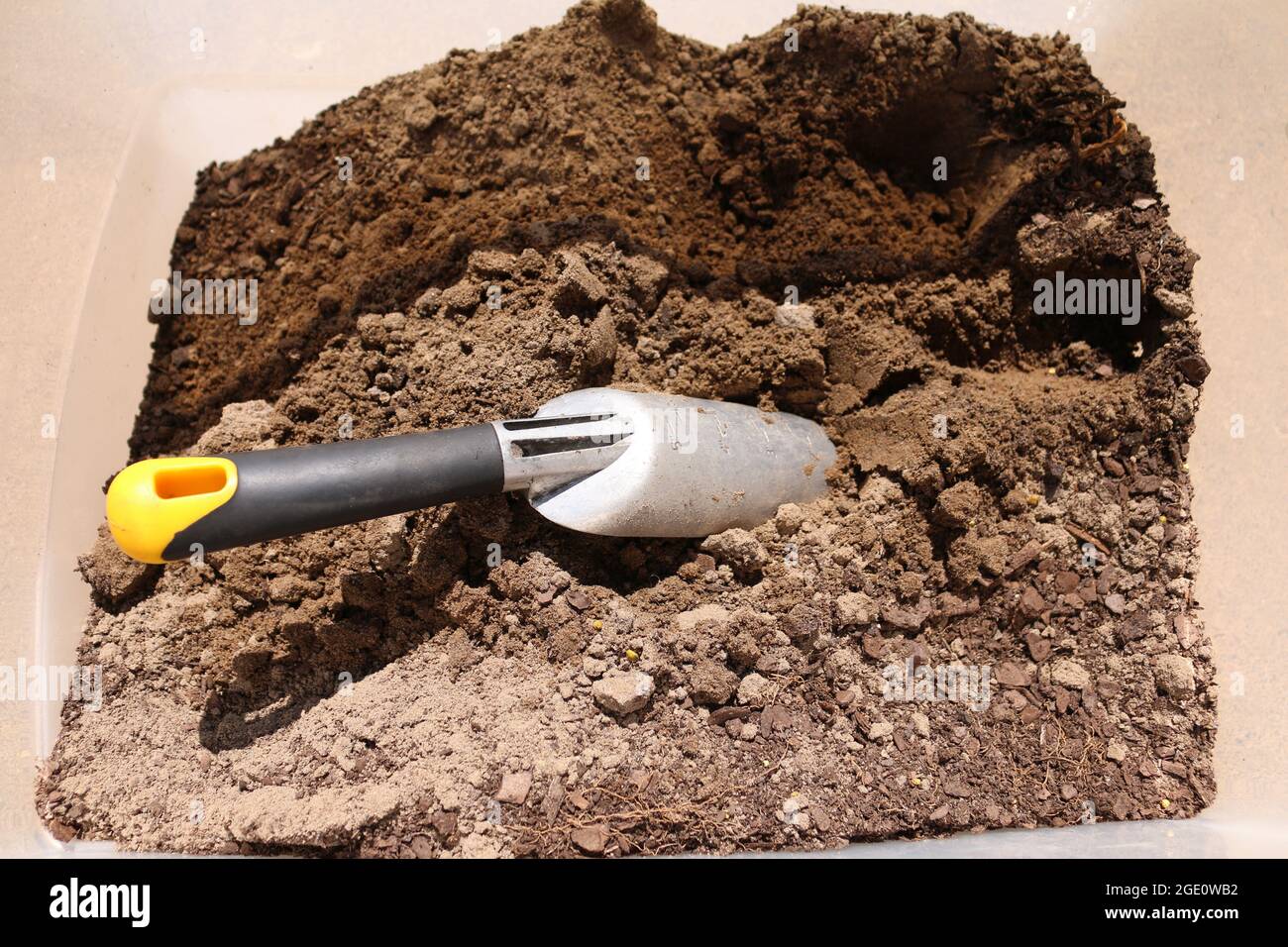 Bin with trowel hi-res stock photography and images - Alamy