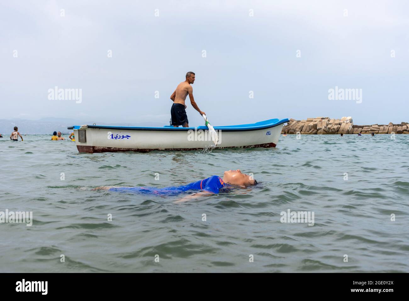 Young people in a rowing boat hi-res stock photography and images - Alamy