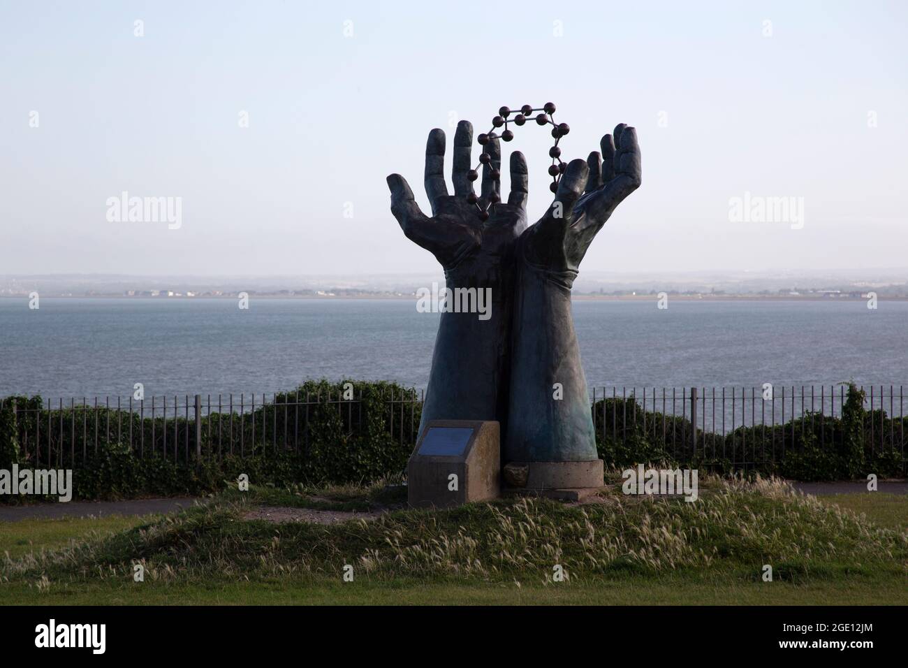 Hands & Molecule statue Prince Edward's Promenade West Cliff Ramsgate ...