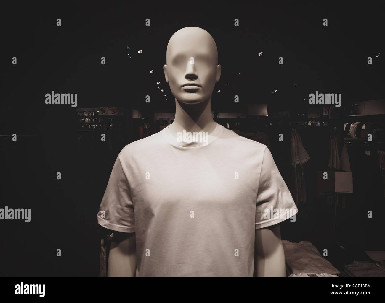 Spotlight store hi-res stock photography and images - Alamy