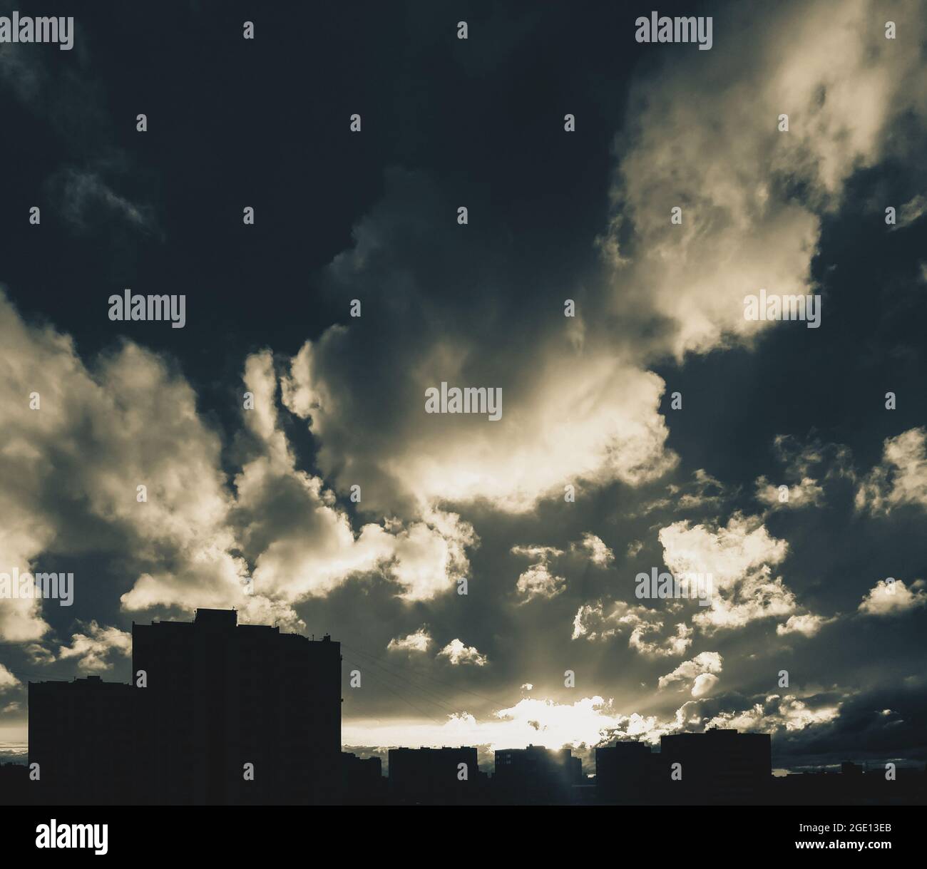 City skyline dramatic sunset hi-res stock photography and images - Alamy