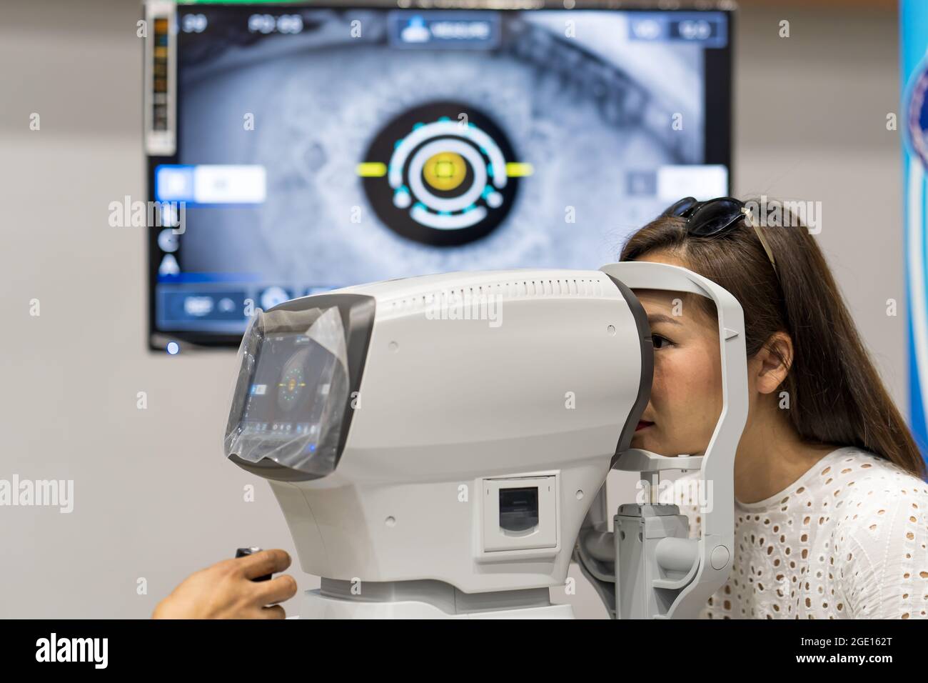 In ophthalmology clinic female doctor hi-res stock photography and ...