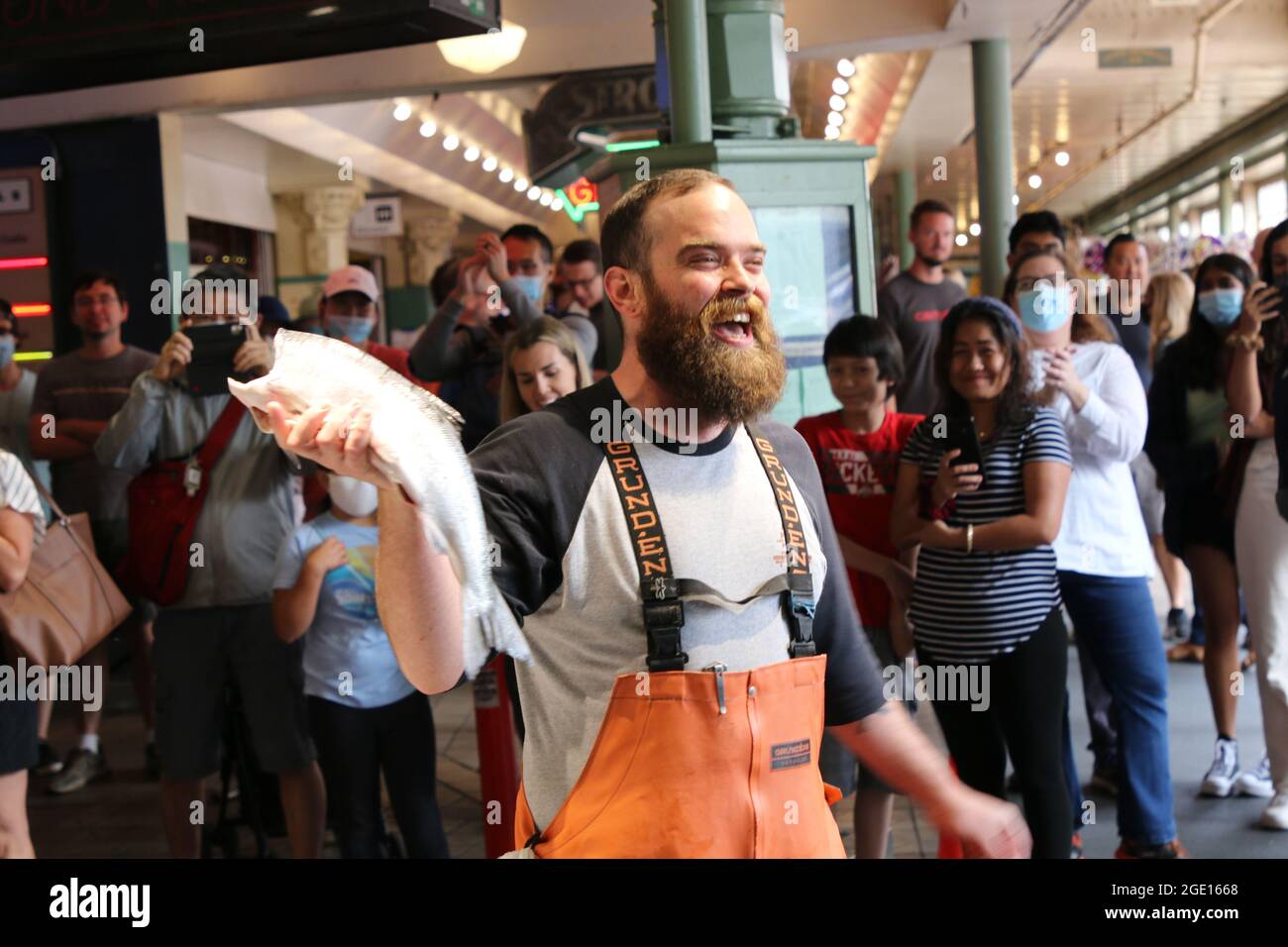 Fish thrower hi-res stock photography and images - Alamy