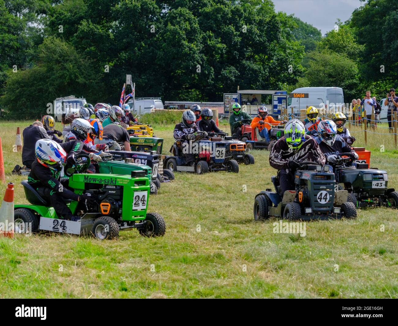 Lawn mower racing hi-res stock photography and images - Alamy