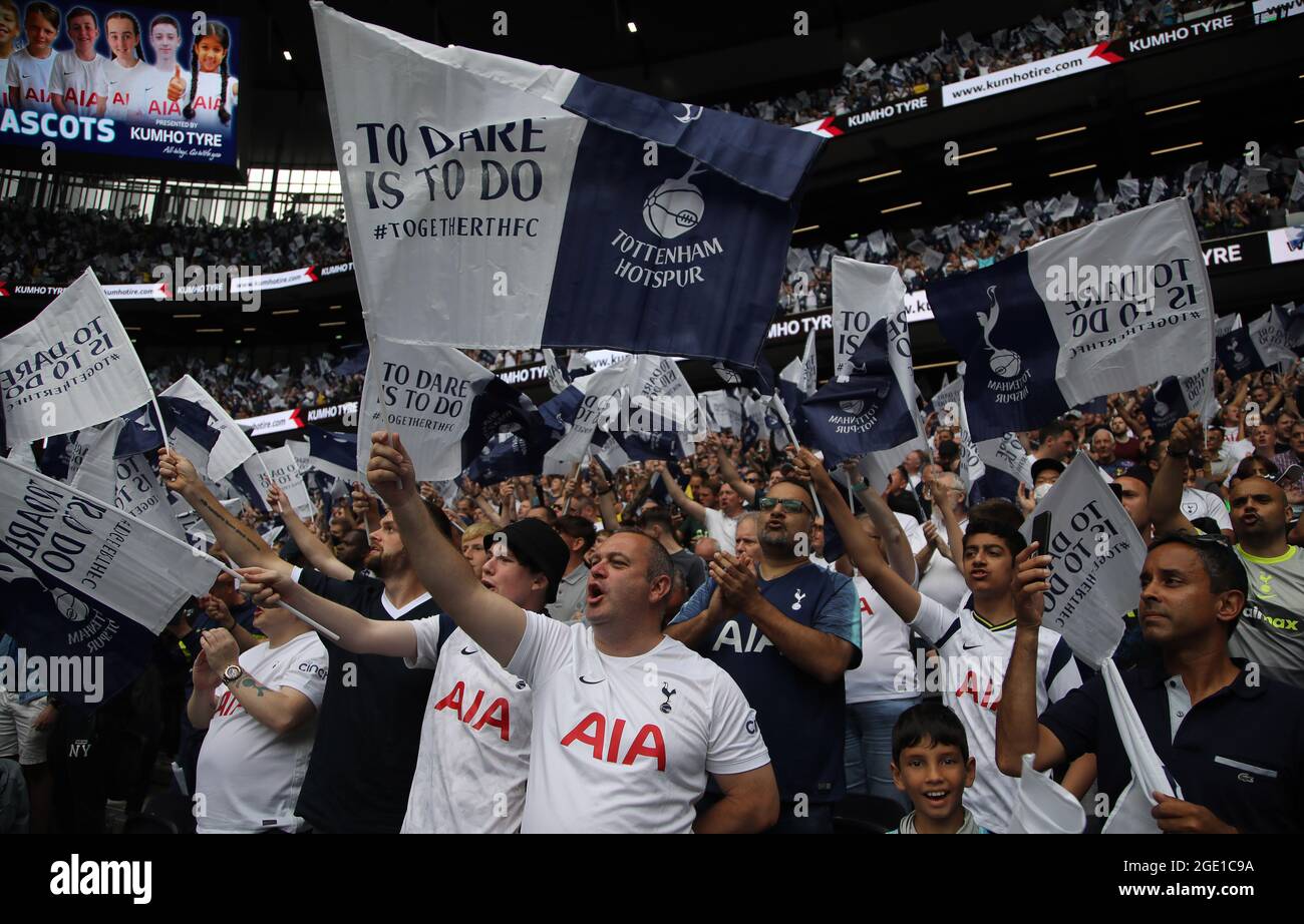 Tottenham fans wave flags hi-res stock photography and images - Alamy