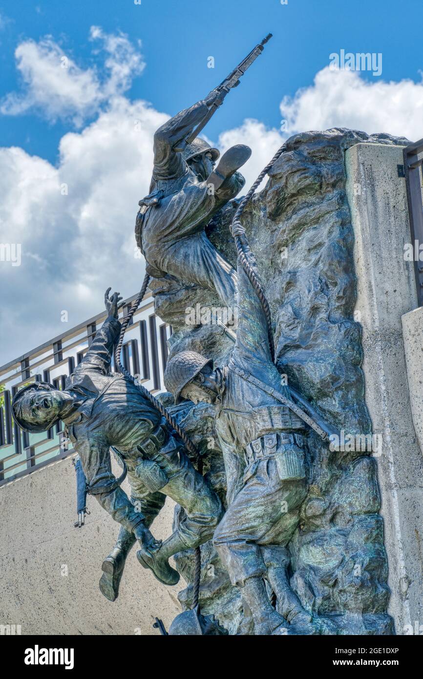 Detail of the soldiers in The Scaling the Wall sculpture at The ...