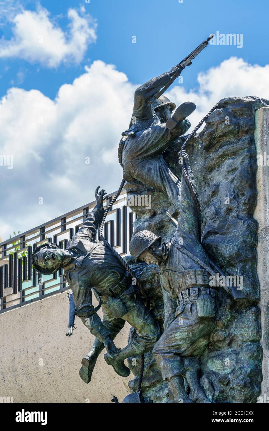 Detail of the soldiers in The Scaling the Wall sculpture at The ...