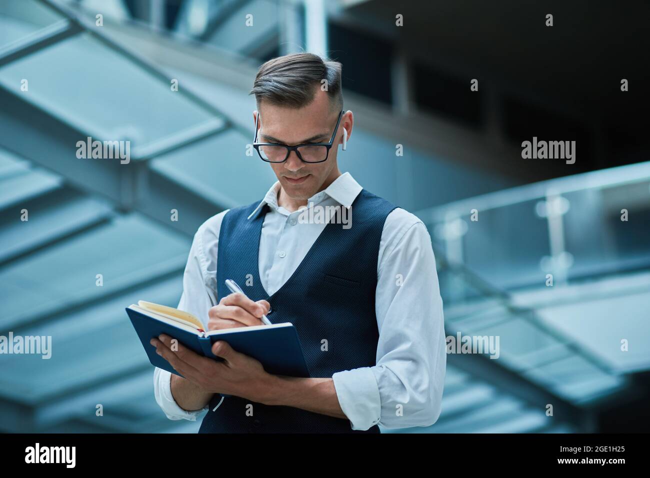 Business man notepad in hi-res stock photography and images - Alamy