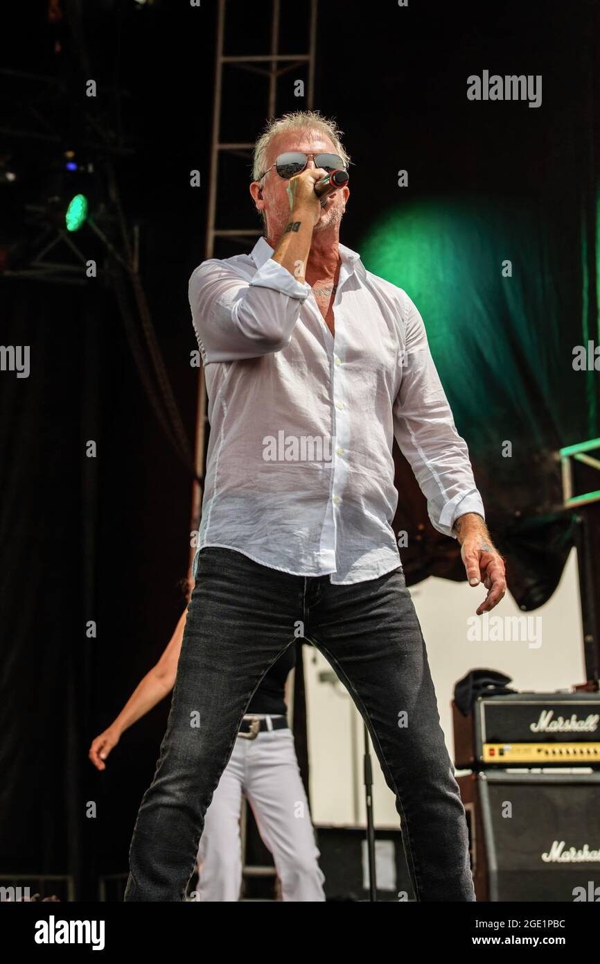 Glass tiger lead singer hi-res stock photography and images - Alamy