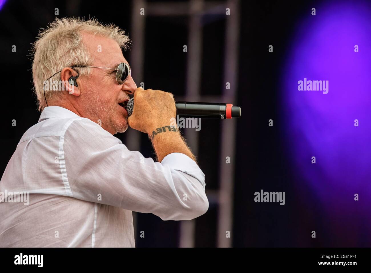 Glass tiger lead singer hi-res stock photography and images - Alamy