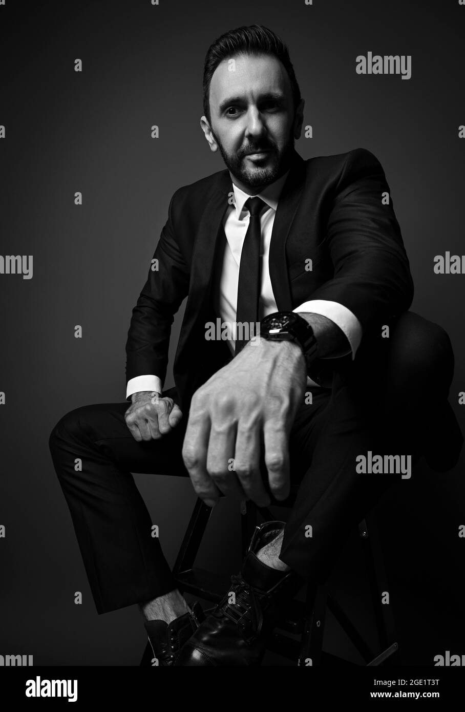 Sits on his hand Black and White Stock Photos & Images - Alamy