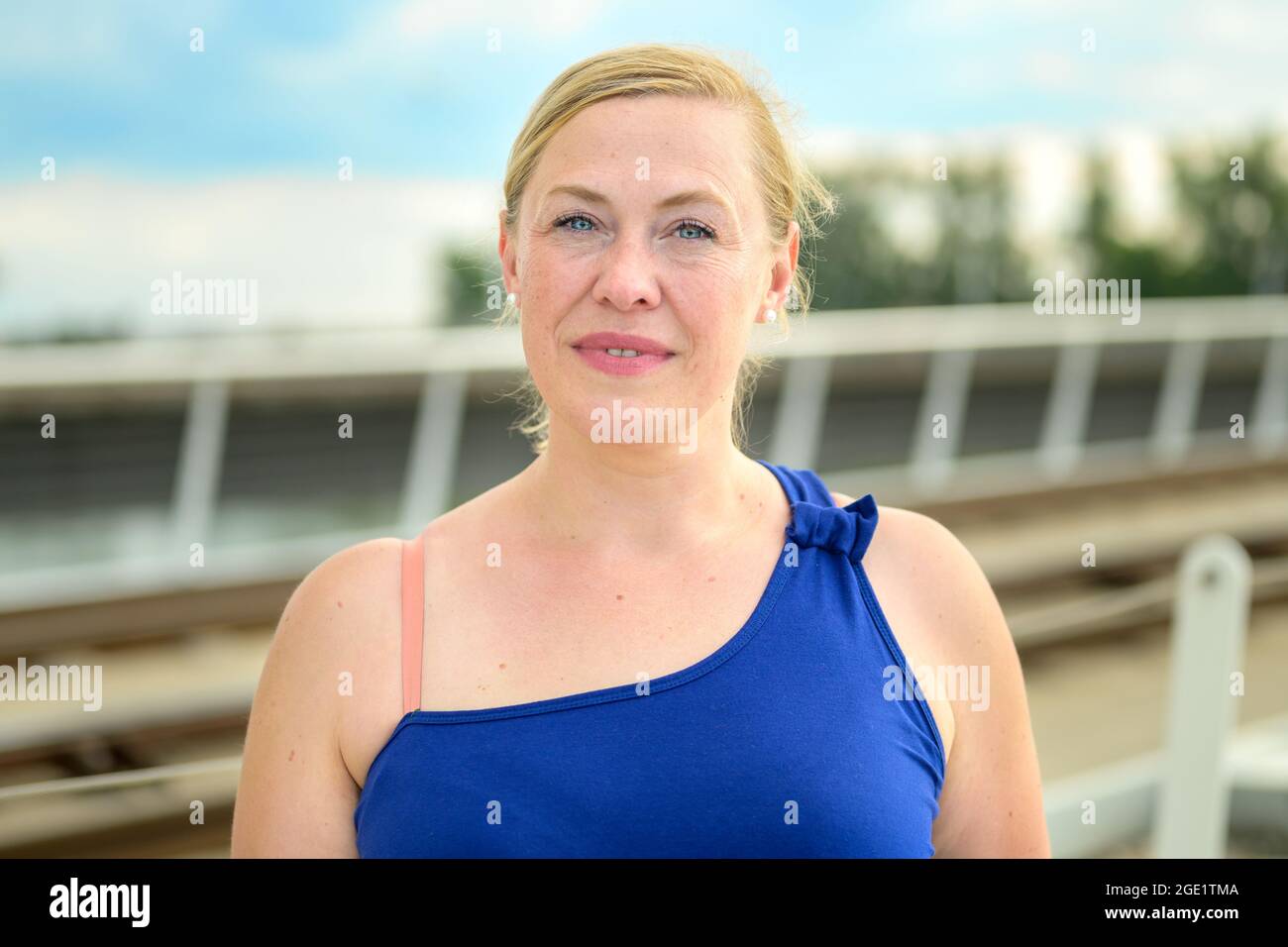 Smile and parted lips hi-res stock photography and images - Alamy