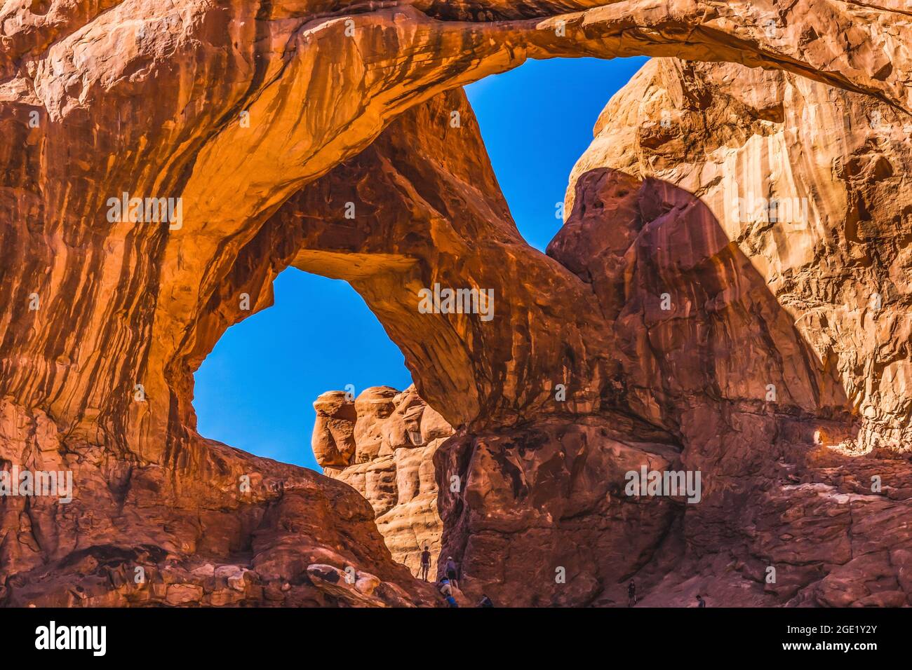 Double arch windows hi-res stock photography and images - Alamy