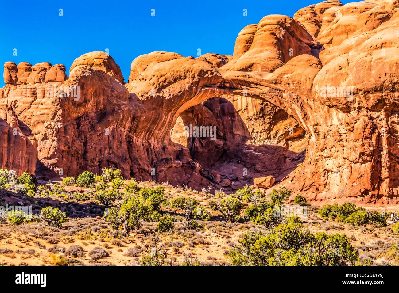 Double arch windows hi-res stock photography and images - Alamy