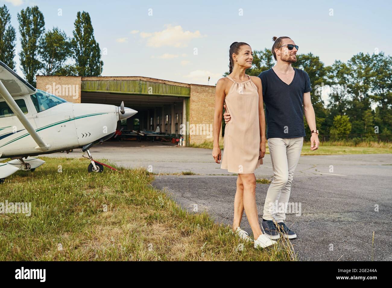 Young couple in aircraft hi-res stock photography and images - Alamy