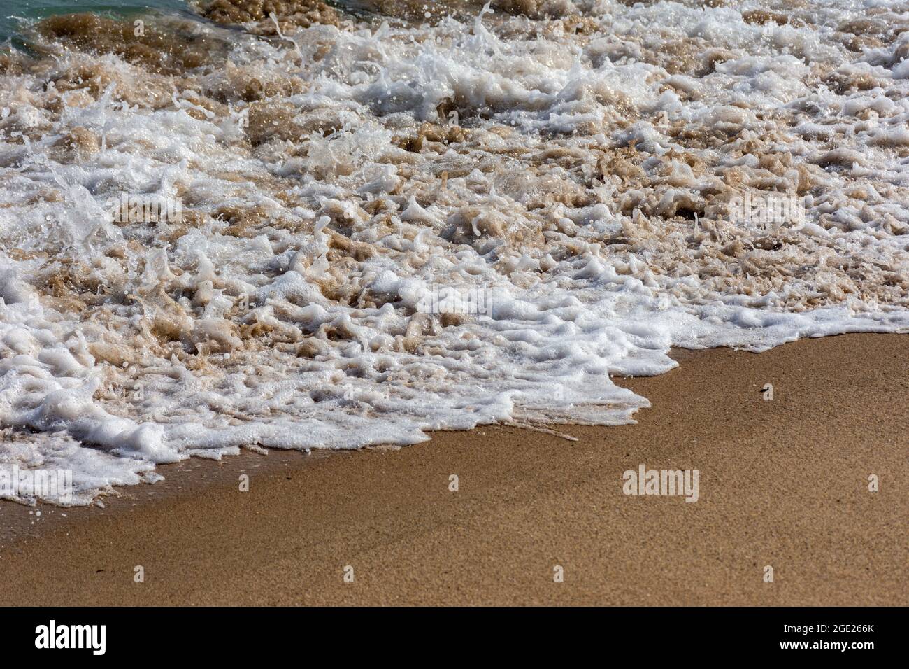 Foam waves on the beach, relaxing concept Stock Photo - Alamy