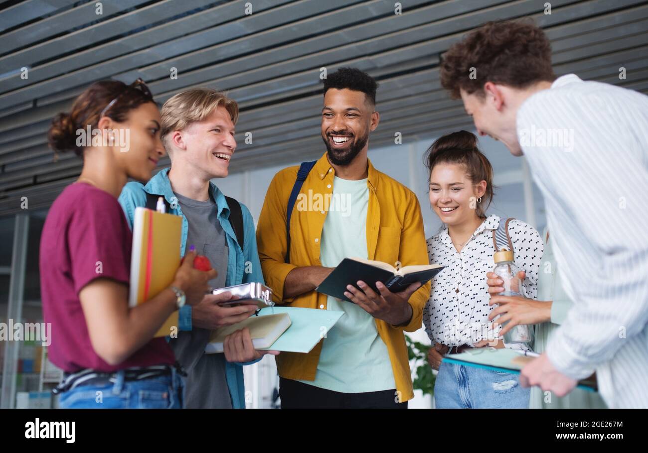Group of university students laughing hi-res stock photography and ...
