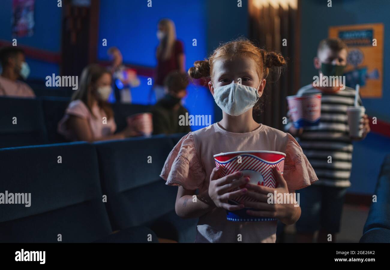 Cinema popcorn child hi-res stock photography and images - Alamy