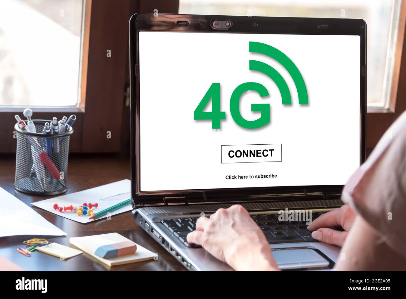 Laptop screen displaying a 4g network concept Stock Photo - Alamy