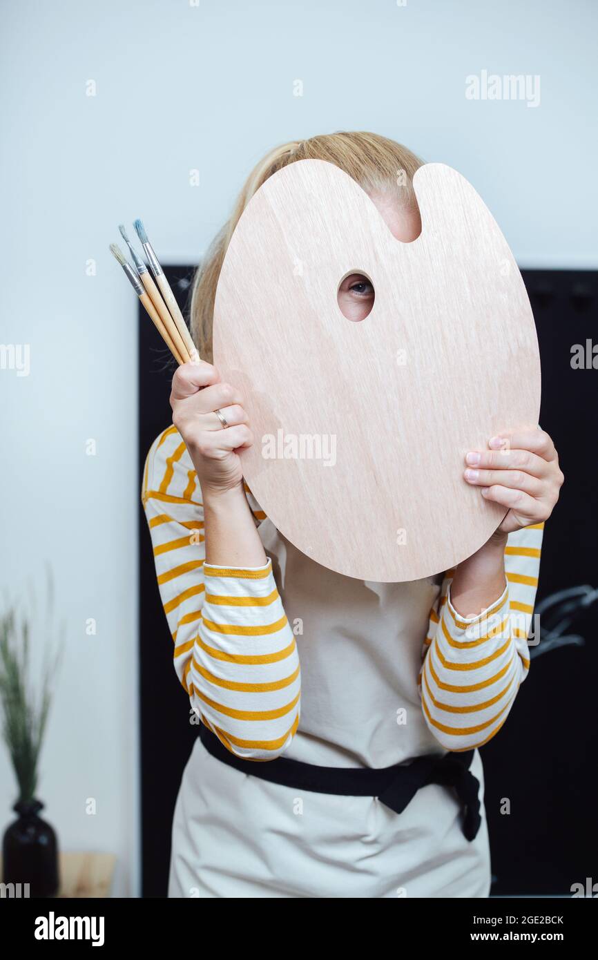 Teacher with children paintings hi-res stock photography and images - Alamy